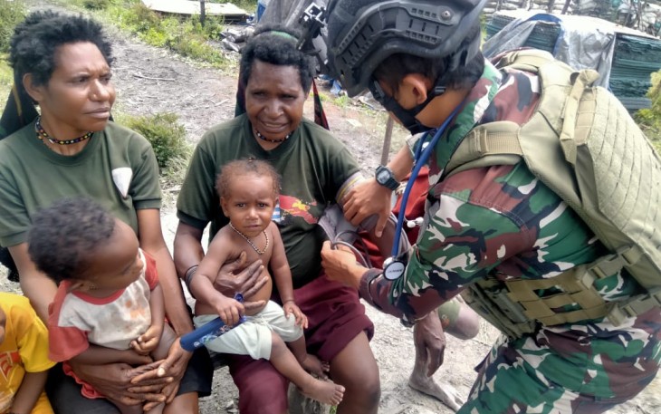 Menyentuh Negeri Pegunungan, Satgas TNI Layani Kesehatan Ibu dan Bayi ...
